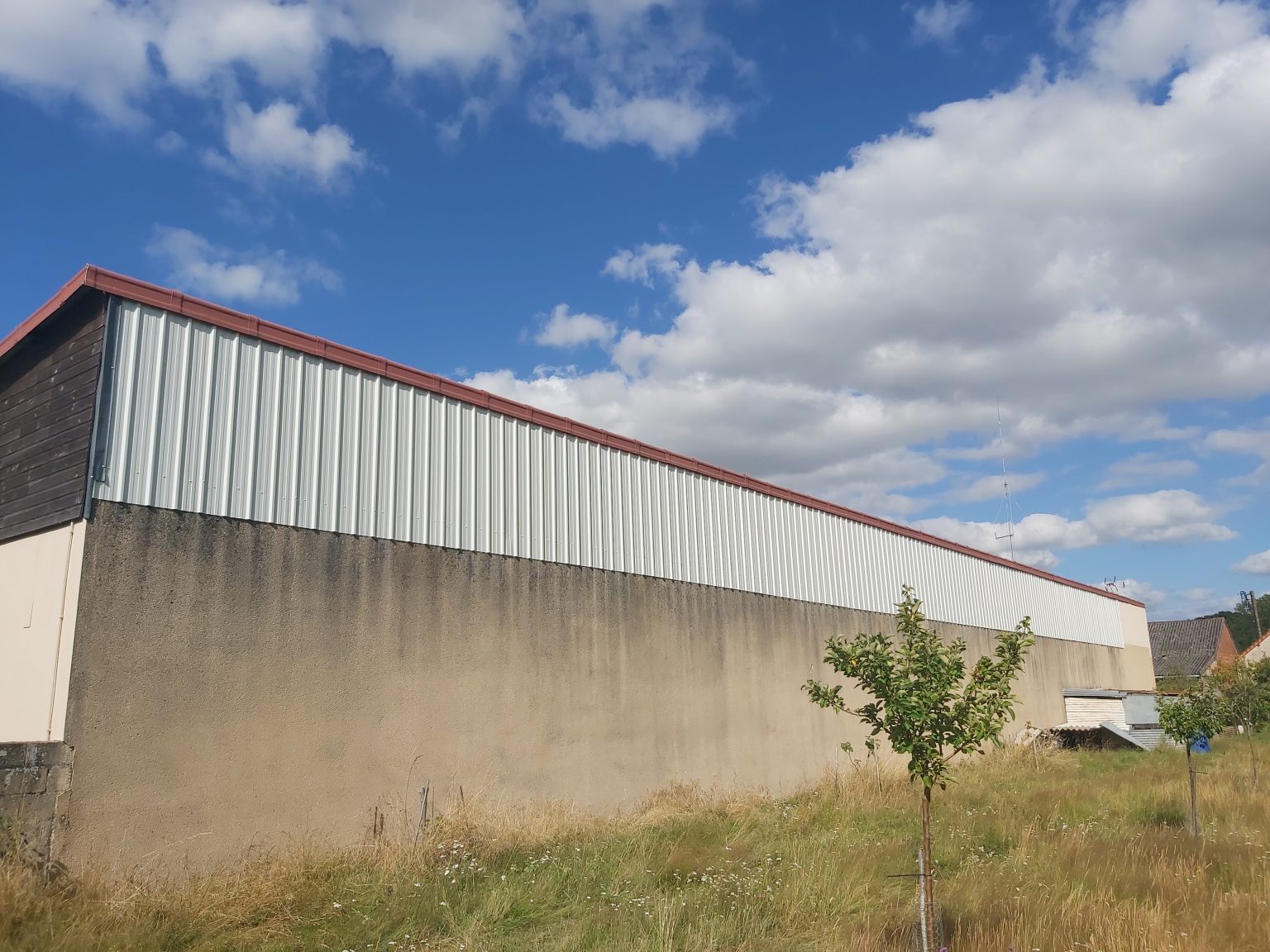 Bardage Bac Acier sur Hangar – M.A.T.